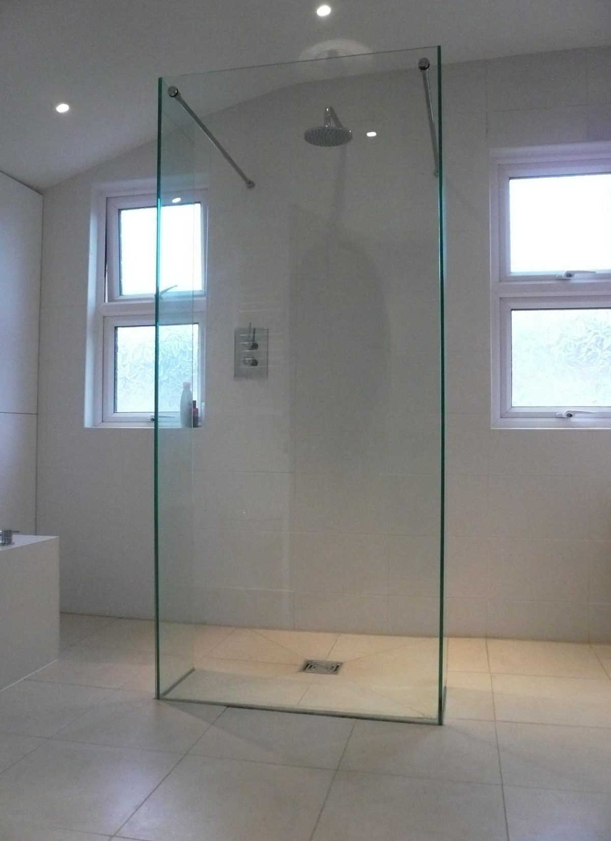 Made to measure shower screens